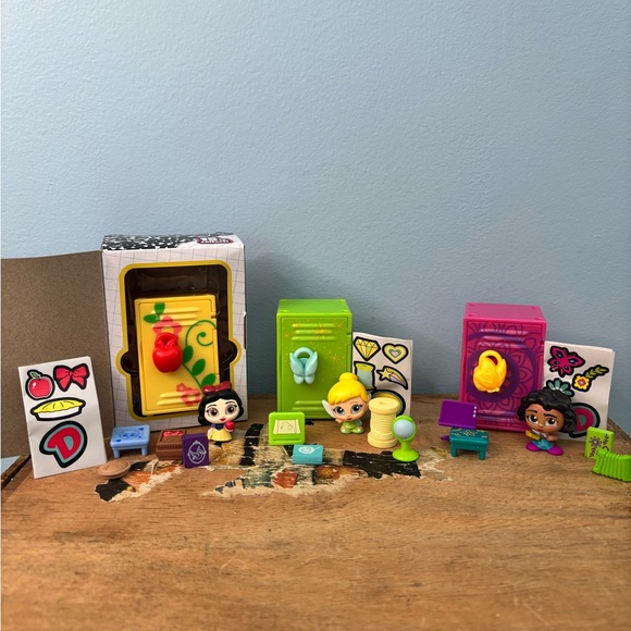 Disney Doorables Academy | Toys | New Disney Doorables Academy Lockers ...